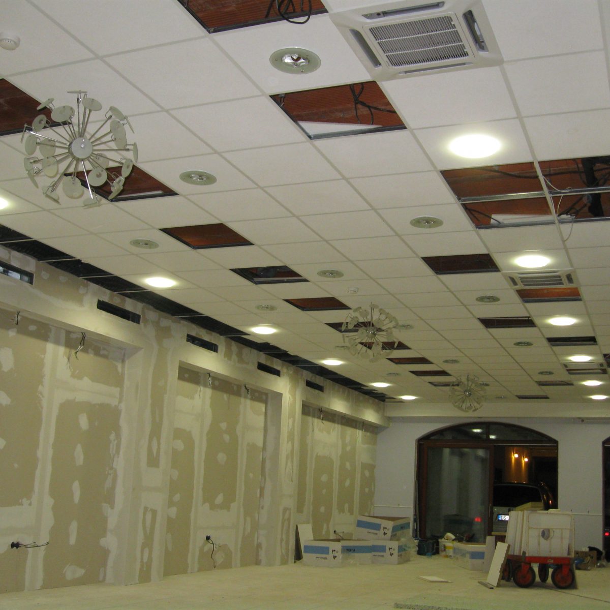 Odhlučnění stěny a akustika obřadní místnosti - Potichu.cz